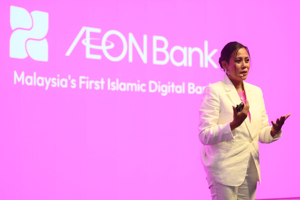 AEON Bank secara rasminya dilancarkan dengan Kad Debit Visa