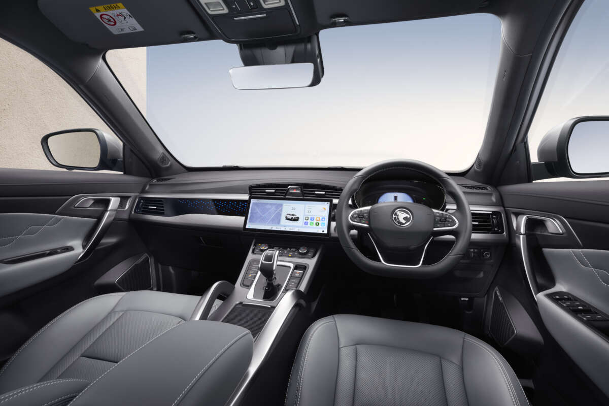 Proton melancarkan SUV X70 2025; Harga bermula dari RM98,800