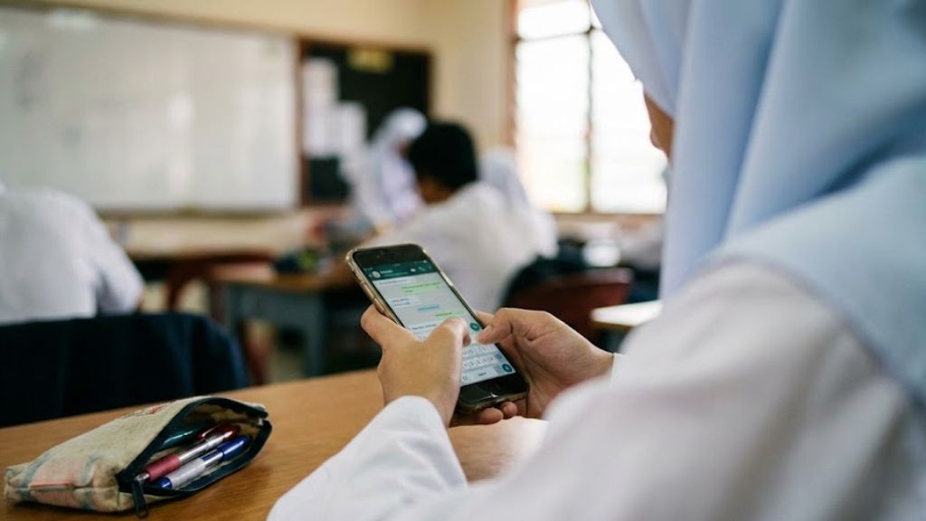 Singapura Haramkan Penggunaan Telefon Pintar di Sekolah Menengah mulai 2026